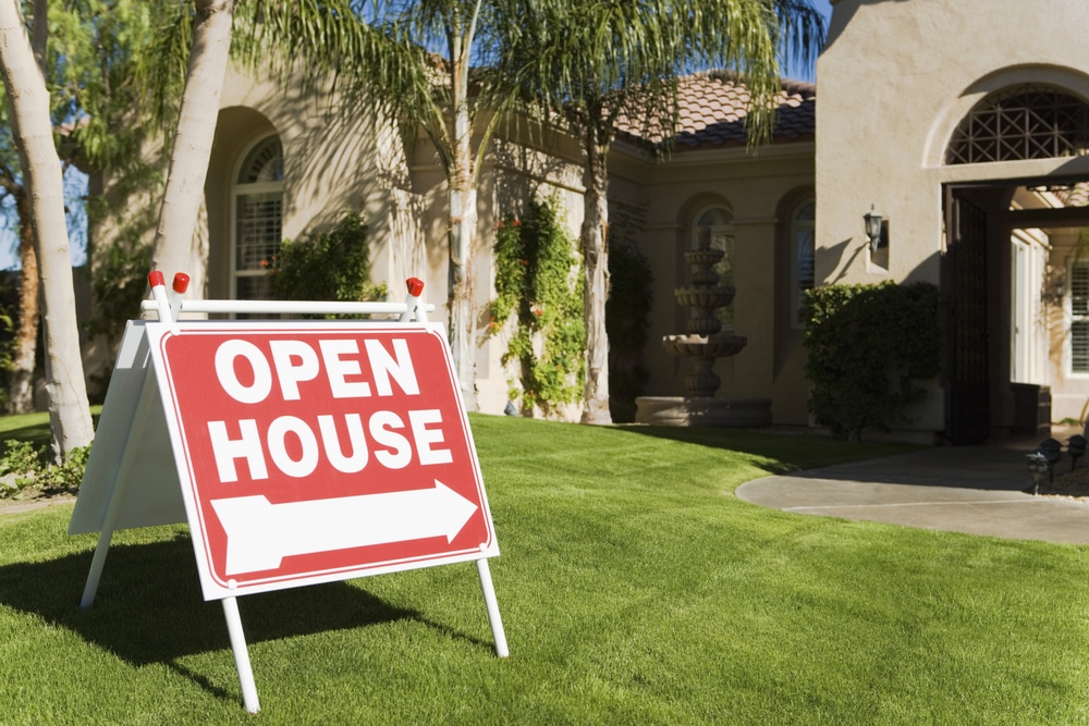 Palm Springs housing market had a sharp drop in prices last month and ...